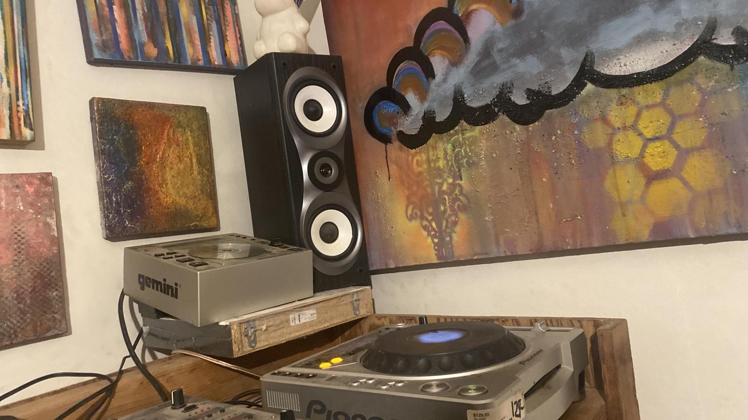 Dj Trish Dish｜SHOWROOM(ショールーム)