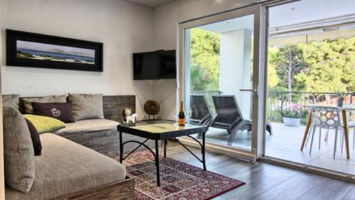 Provident Ecopolitan - Profile - SHOWROOM